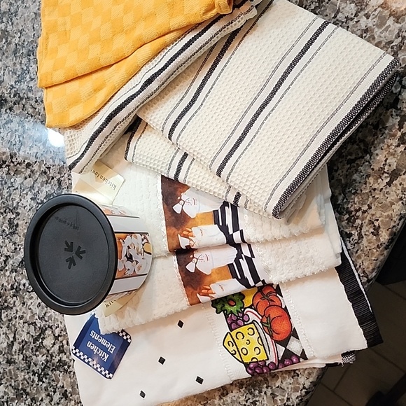 Source Unknown | Kitchen | Tupperware Bowl And Handdish Towels | Poshmark